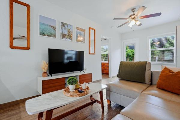 Cozy Apt Walk To Downtown & Greektown - Tarpon Springs, FL