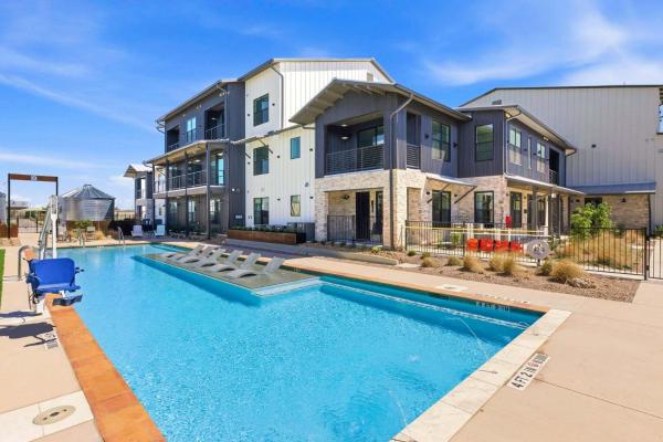 Stay In Pure Luxury With Resort-style Amenities! - New Braunfels, TX