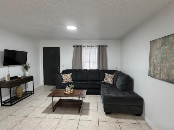 Cozy Stay Near Usf & Busch Gardens Unit A - Tampa, FL