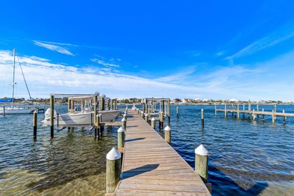 Quaint Bay Front Home With Patio Full Kitchen & Wd - Snowbird-friendly - Perdido Key, FL
