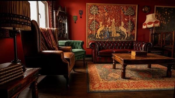 The Lion's Den, Wizard Themed Stay Near Warner Bros Studio Tour - Watford