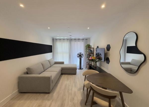Modern, High-end One Bedroom Flat With Rooftop Garden, Gym, Co-working Space And Parking - Twickenham