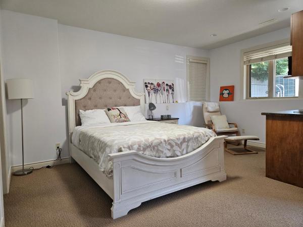 Cozy Studio Room With Private Entrance In Upper Mission, Kelowna - Kelowna