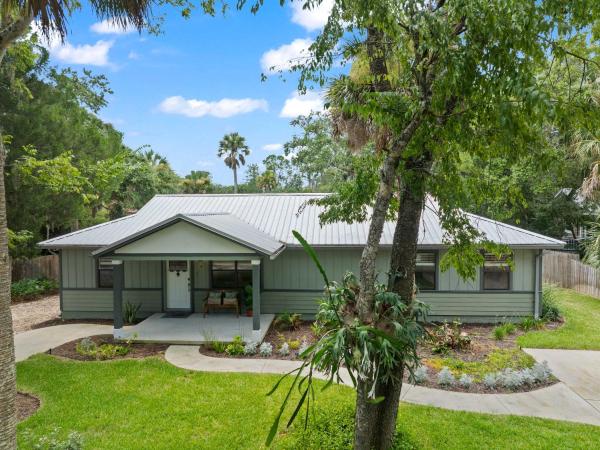 Family Friendly Pizza Oven & Bbq Near Downtown - St. Augustine, FL