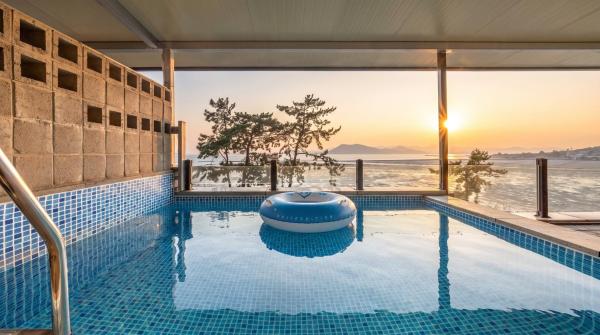 Yeosu Fisterra Spa Poolvilla - Suncheon-si