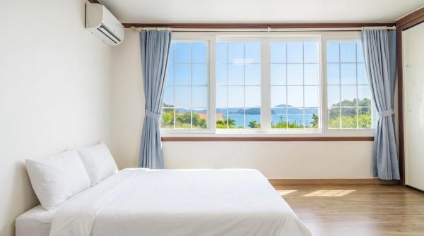 Geoje Kkachi And Santorini Pension - Geoje-si