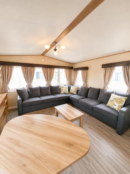 3-bed Coastal Caravan Near The Beach - England