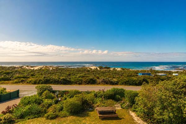 Main Beach Ocean View - Pearly Beach House - Pearly Beach