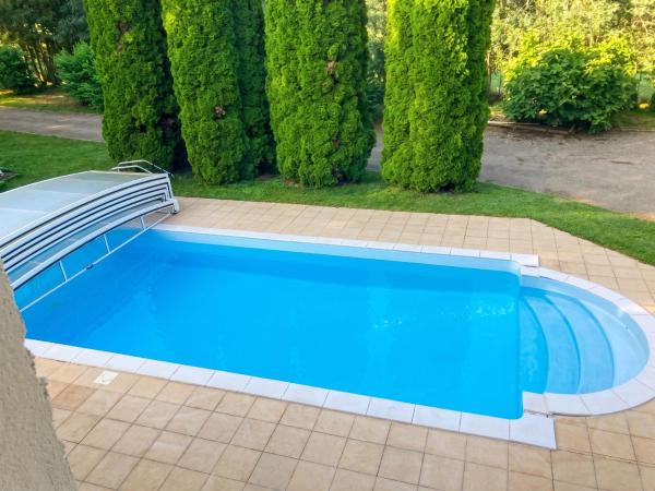 Maison Cosy Avec Piscine à Liffol-le-grand, 42 M² - Lorraine