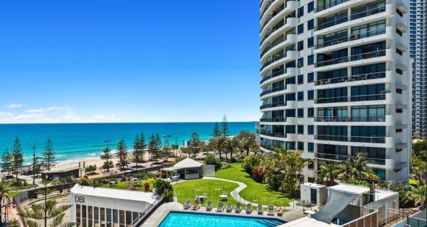 Coastal Oasis | Sleeps 5 | Beach View + Pool & Gym - Broadbeach