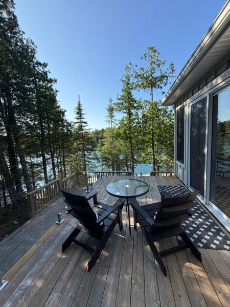 Dock 124 - Adults Only, Waterfront B&b - Ontario
