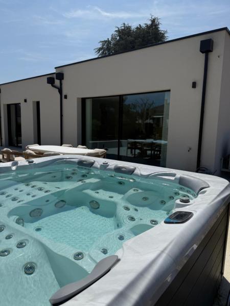 Maison Contemporaine 3 Chambres Avec Jacuzzi & Climatisation - Vierzon