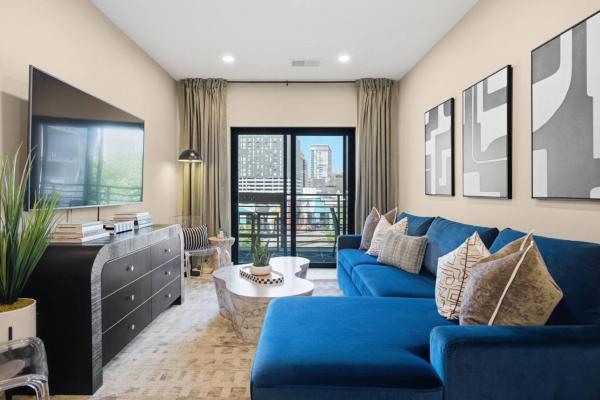Upscale Condo In Downtown With Pool, Balcony, Gym And Garage - Nashville, TN