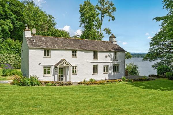 Hullet Hall At The Graythwaite Estate - Coniston