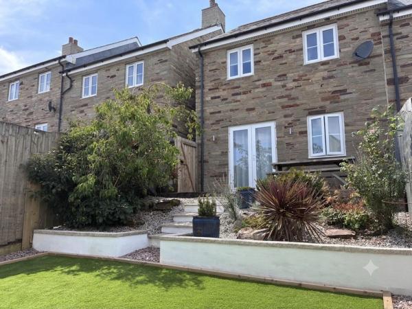 Stylish 3 Bed Home With Allocated Parking For 2 - Cornouailles