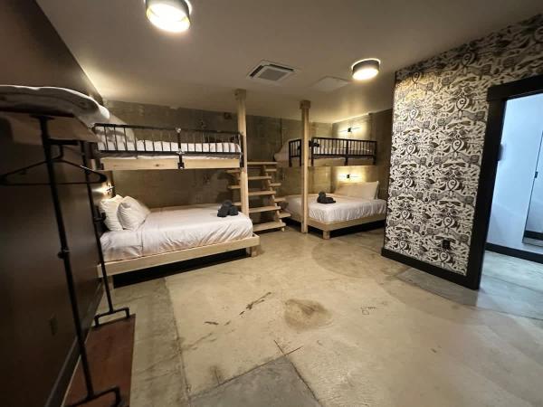 A12 Gallant Fox B02 Suite - 루이빌