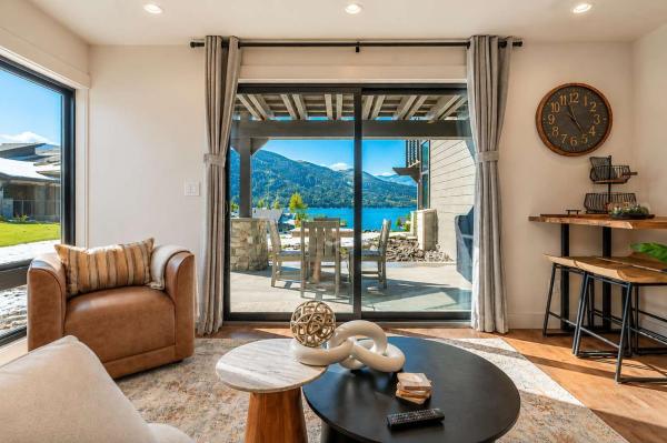 Stylish Lakefront Condo F5 Wapato Point Chelan - Lake Chelan State Park, Chelan