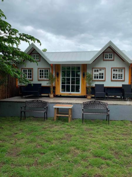 Nena & Vacion's Kubo - Bauan