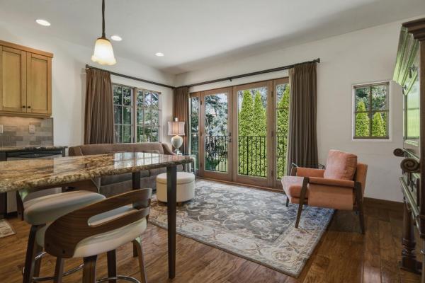 Columbia Cliff Villas - Hood River, OR