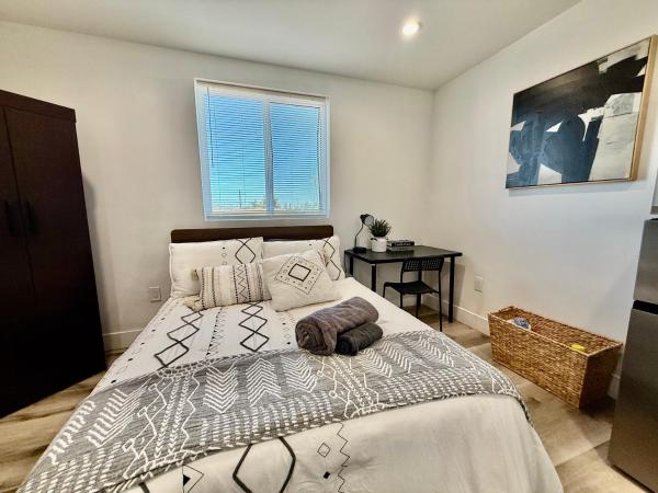 Usc Private Suite And Bath 4 Minutes Away Monthly Long Term Fast Wifi Laundry Utility All Included - West Hollywood, CA
