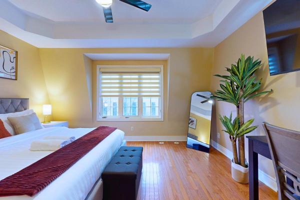Private Rooftop Group Suite Near Oriole Park - Eglinton Hotel - Toronto