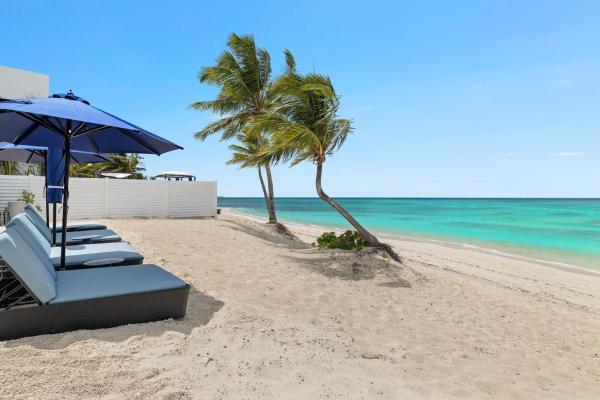 Aqua Blu Beach Villa Oceanfront - Turks and Caicos Islands