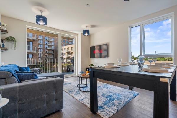 2 Bed Flat, Pool Table, Balcony 4 Stops To Wembley - Watford
