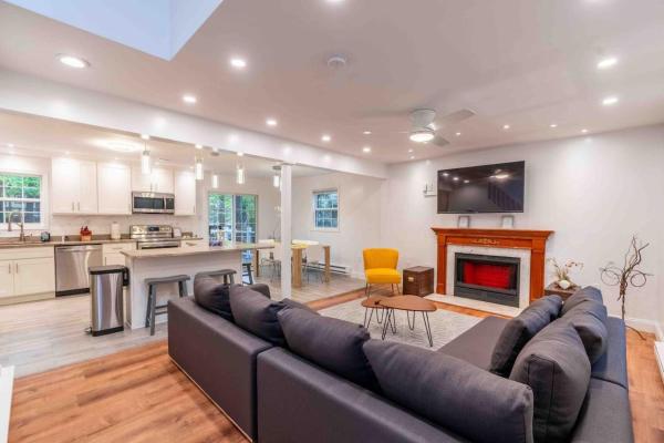 Luxury 6br Pocono Home In Heart Of All Attractions - Mount Pocono, PA