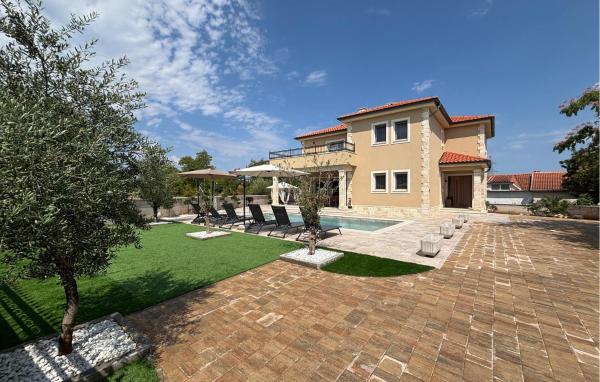 Beautiful Home In Rasopasno - Njivice, Omišalj