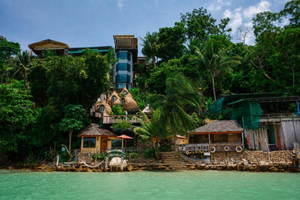Blue Harbour Resort Beach Front Phuket - Karon Beach
