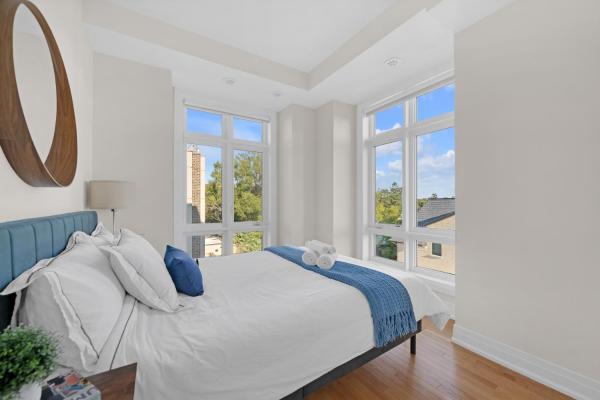 Luxe Toronto Townhome, Rooftop Terrace, Parking - Yorkville University
