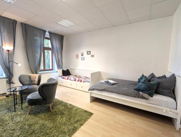 Grosses Zimmer Im Zentrum Elise , Ruhig & Gemuetlich - Chemnitz