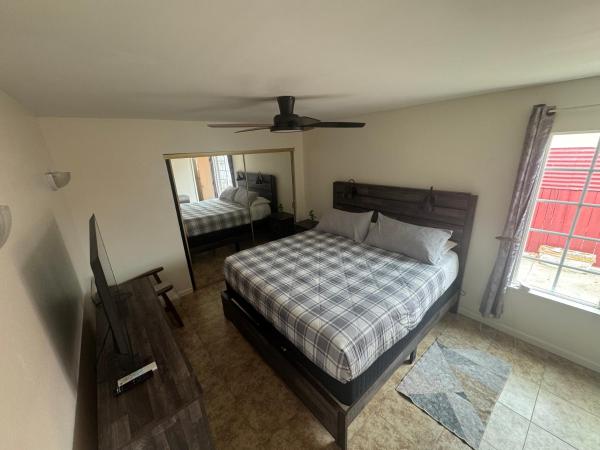 King's Suite Escape - Ontario, CA