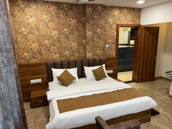 Hotel Central Point - Indore