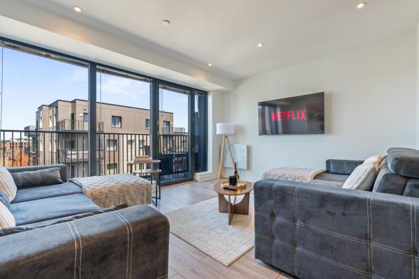 Modern 2br Apartment With Balcony - Sleeps 8 - Maidenhead