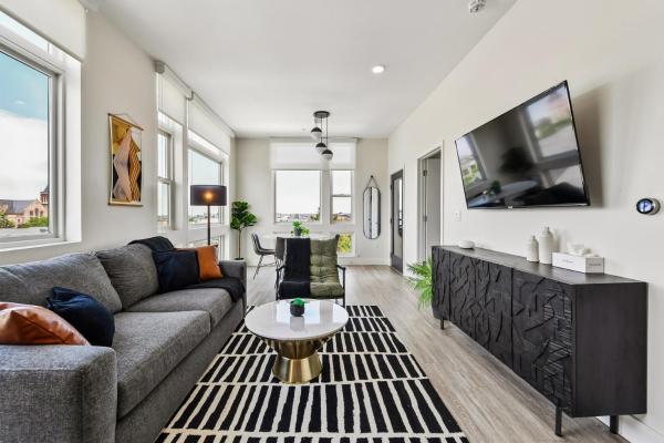 Chilltop Lounge | 1br Lohi Loft | Garage | Patio + Dog-friendly - Baker - Denver