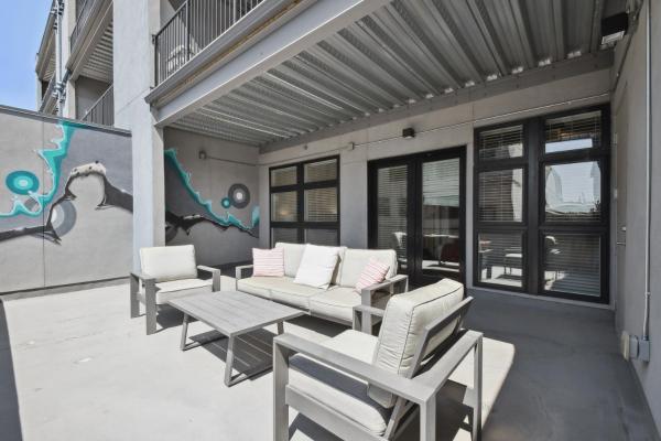 Brushed & Bold | Modern 2br Rino Loft | Walk To Breweries & Mission Ballroom - Okinawa