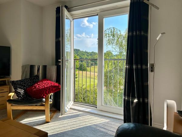 Light & Airy Flat, Amazing View - Bury