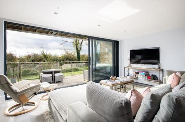 Luxurious Corporate Retreat And Holiday Home In The Cotswolds - Somerford Keynes