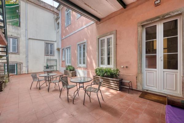 Apartamento Em Sintra Com 5 Quartos E Pátio - Até 10 Hóspedes - Sintra