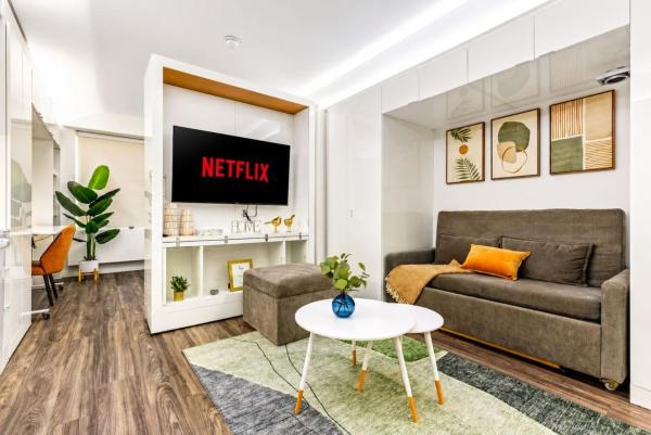Modern Loft | Rooftop | Free Parking | Near Ccf - Cleveland, OH