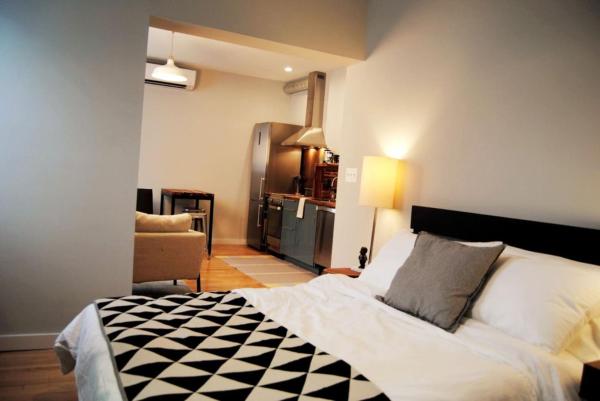 Trendy Studio In Prime South Philly Neighborhood - Philadelphia, PA