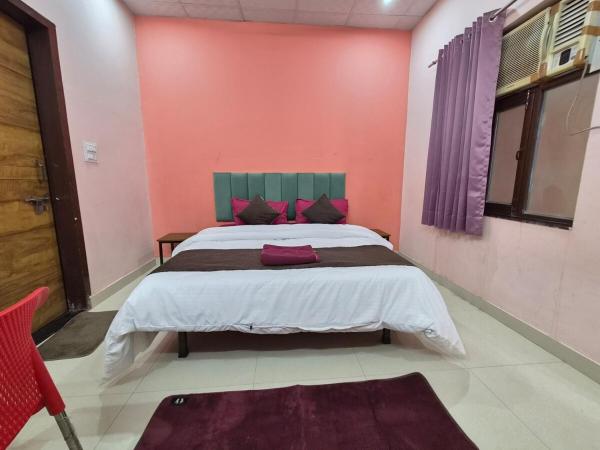 Hotel Delight 203 Budget Room Airport Stayrooms - Jaipur
