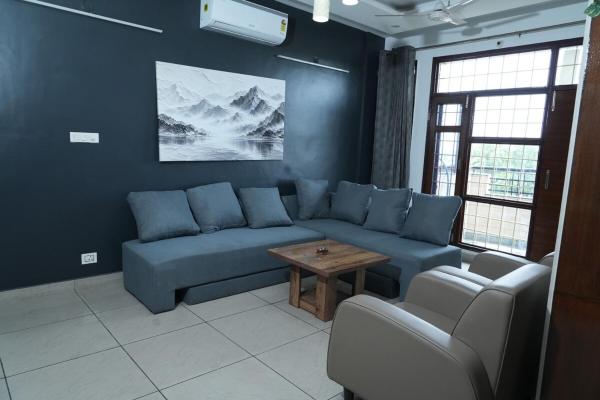 Harmony Haven Modern 2bhk In The Heart Of Tricity - Chandigarh