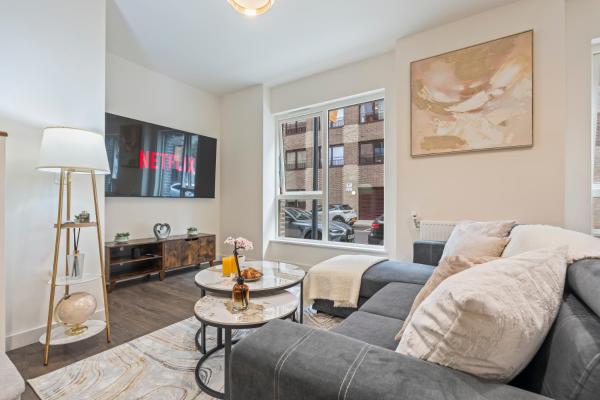 Harrow 3 Bed Duplex, Pool Table 4 Stops To Wembley - Watford