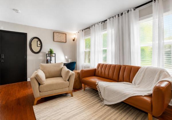 Stylish Capitol Hill Retreat With Meditation Corner, Private Dining Experience - RFK Stadium - Washington
