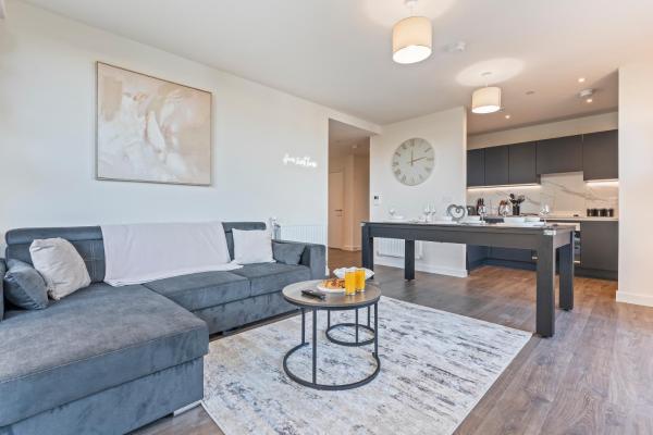 2 Bed Flat, Pool Table, Terrace 4 Stops To Wembley - Watford
