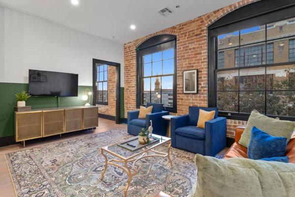 Close To All Nola Hotspots Downtown Hotel Suite - New Orleans, LA