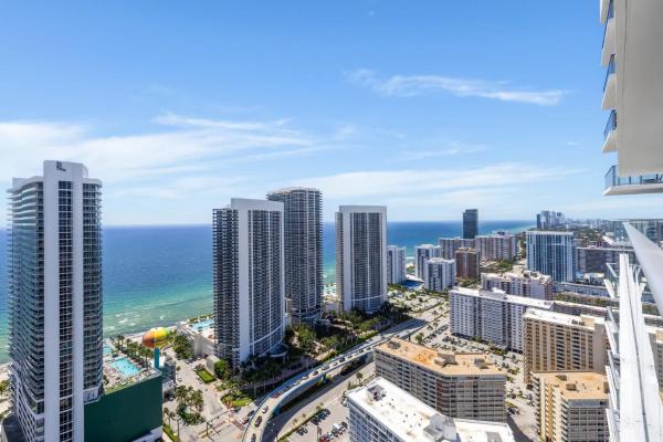Hollywood 2br Oasis Pool & Views For 6 - Hollywood, FL