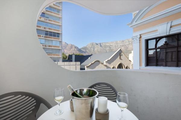 City & Table Mountain Views Near The V&a - Le Cap